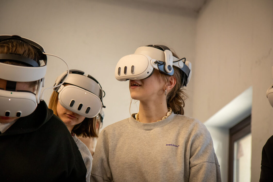 Virtual Reality In Schools: What To Expect Over The Next 10 Years